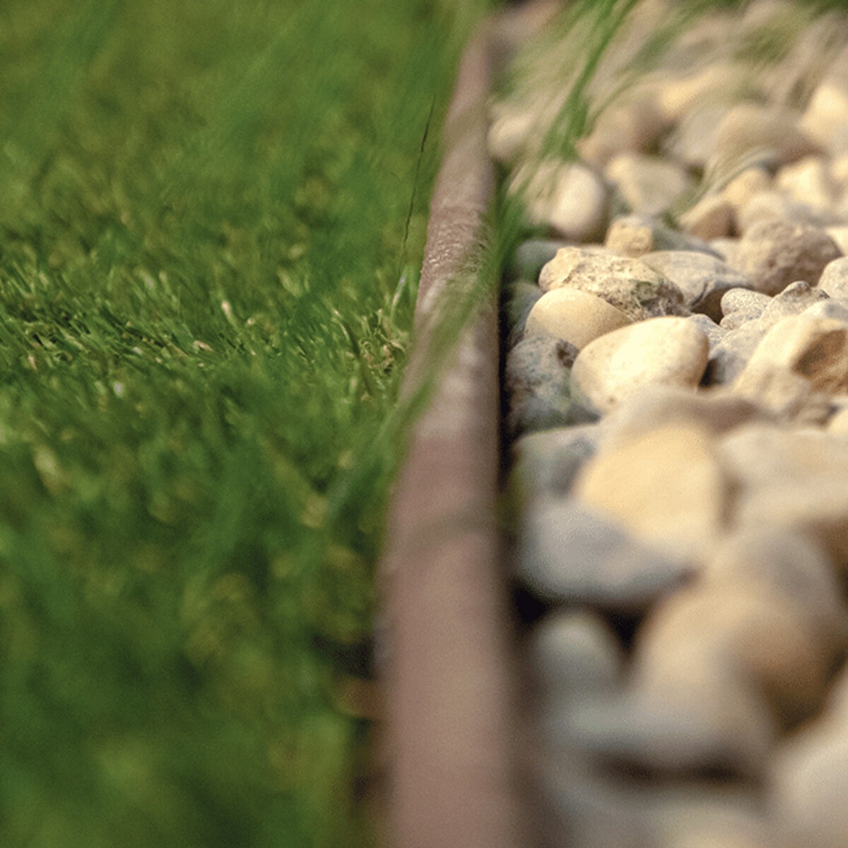 Epic Plastics Epic Edge Composite Landscape Edging Carmel Brown 4 in. x 20 ft | SiteOne US